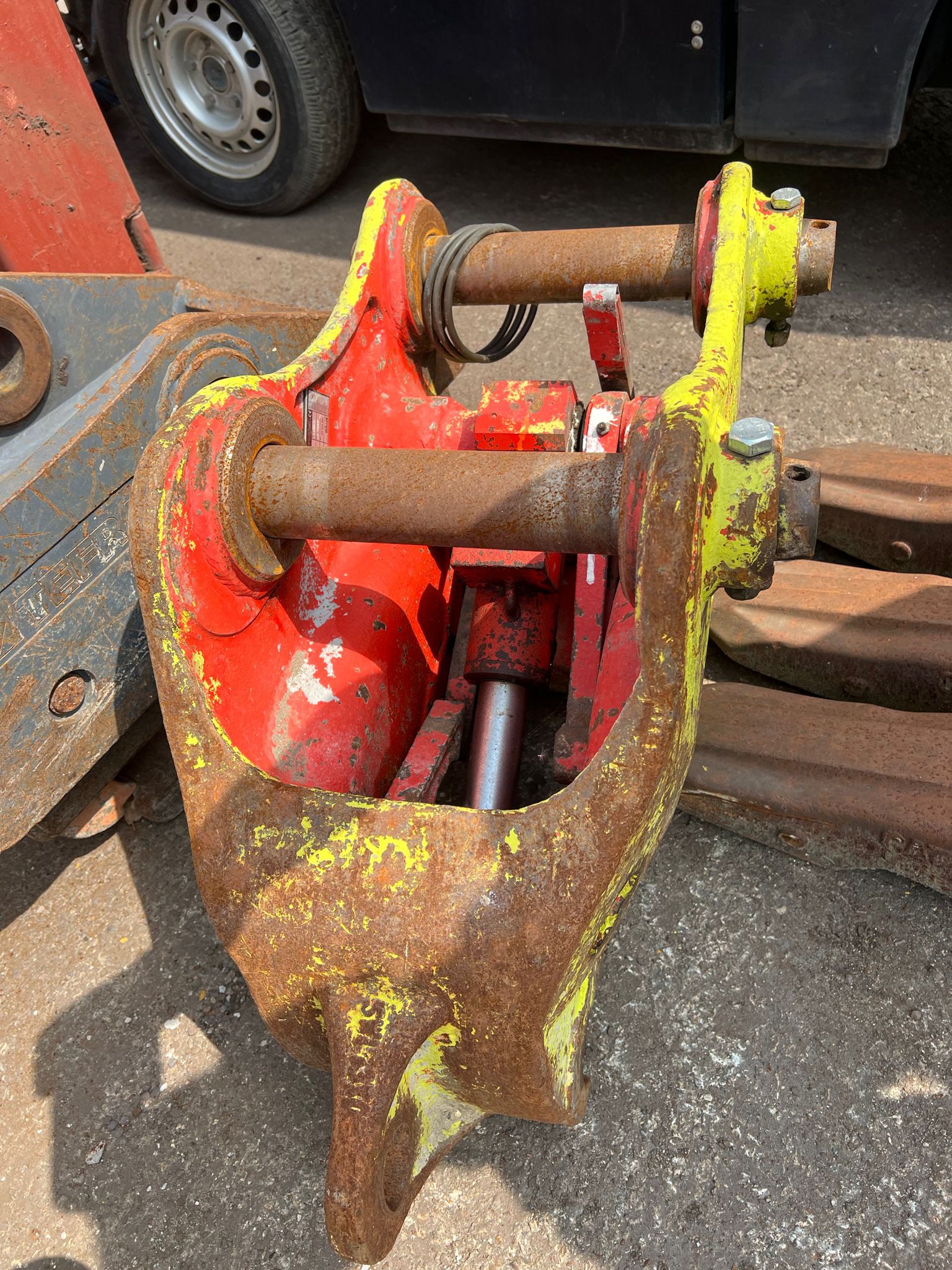 HITACHI 140 MILLER QUICK COUPLER – Machinery-parts.com